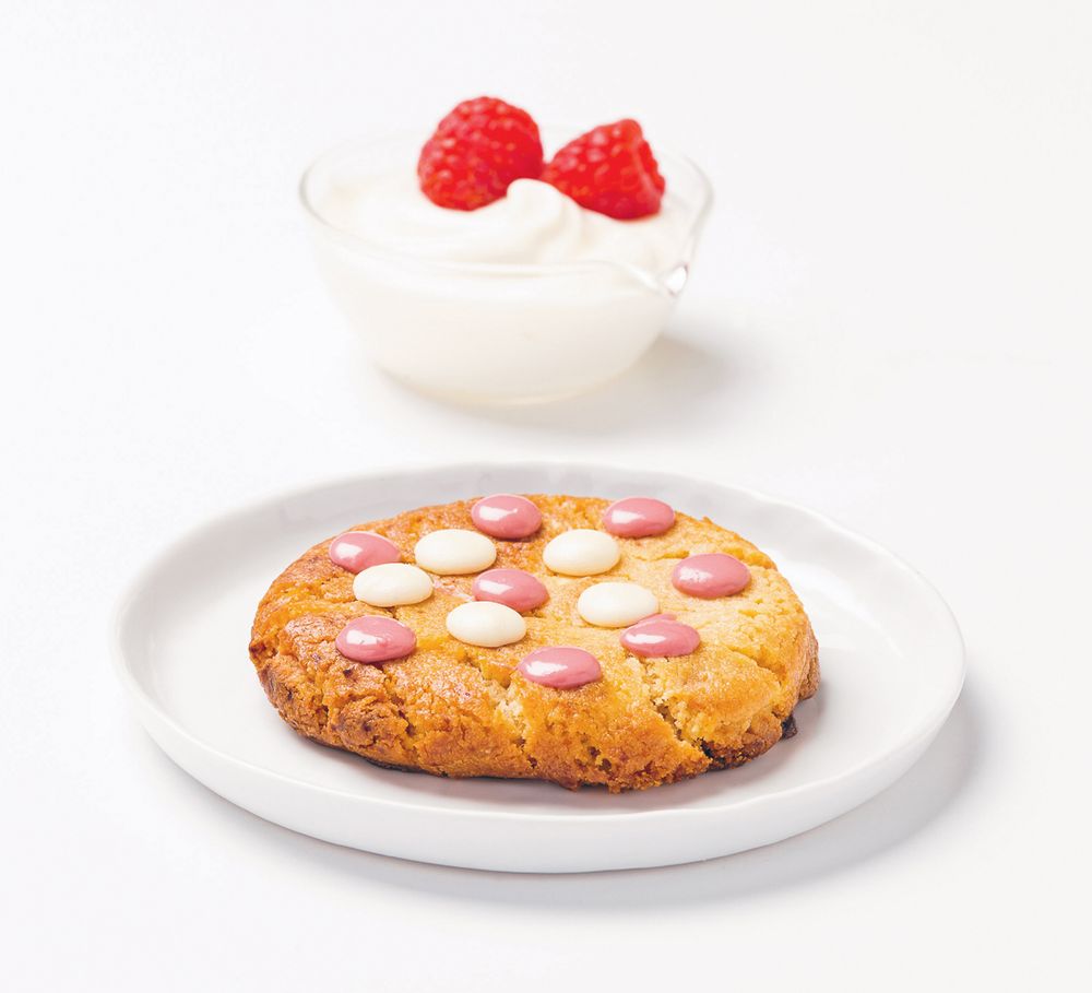 Ruby chocolate chip cookies w raspberries + yoghurt from Chefs Eat ...