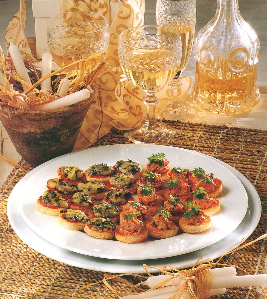 Blue cheese and tomato canapés from Christmas: Le Cordon Bleu Home ...