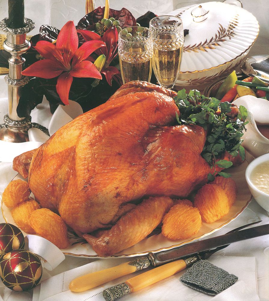 Roast turkey with bread sauce and gravy from Christmas: Le Cordon Bleu ...