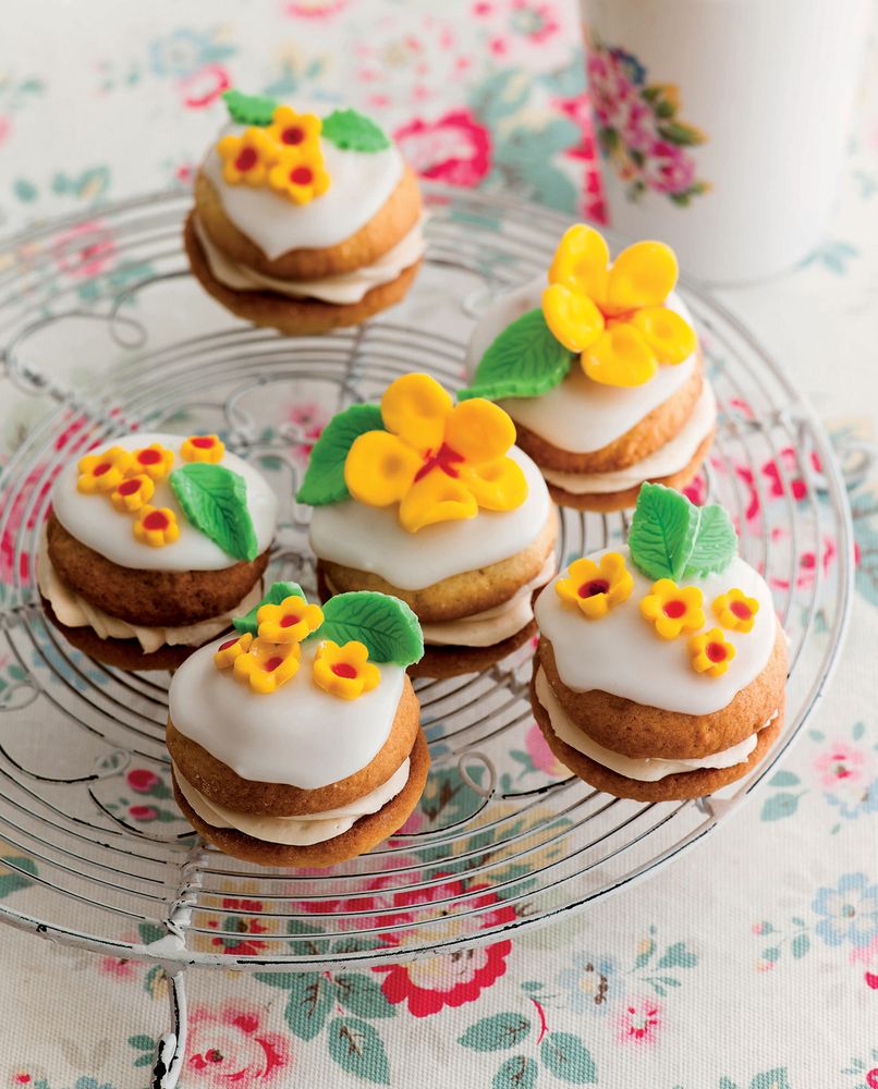 Summer Strawberry Whoopie Pies from Cupcakes for Kids by Rosie Anness ...