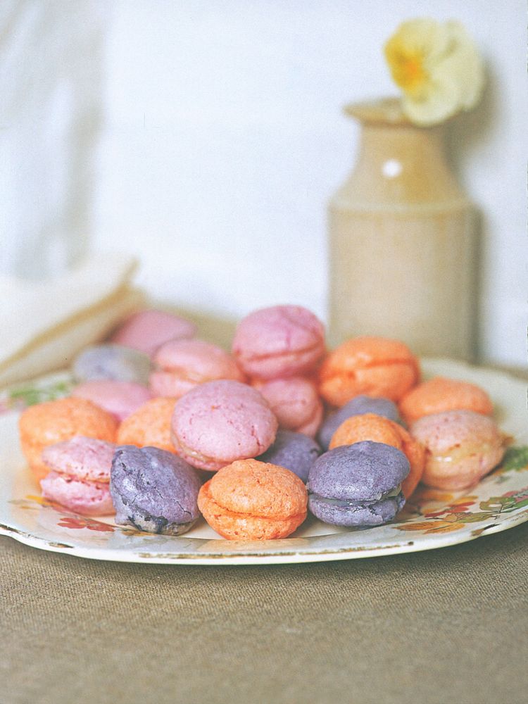 Floral Macaroons from Bake and Decorate by Fiona Cairns