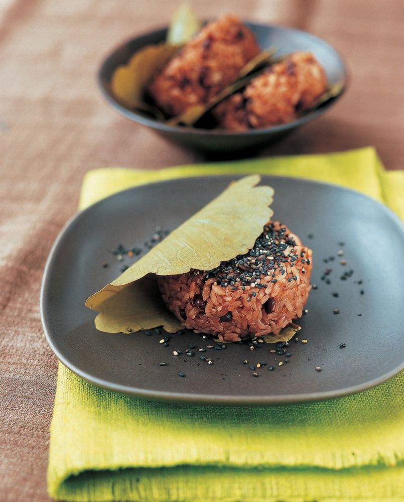 Red Rice Wrapped in Oak Leaves from The Japanese Cookbook by Emi Kazuko ...