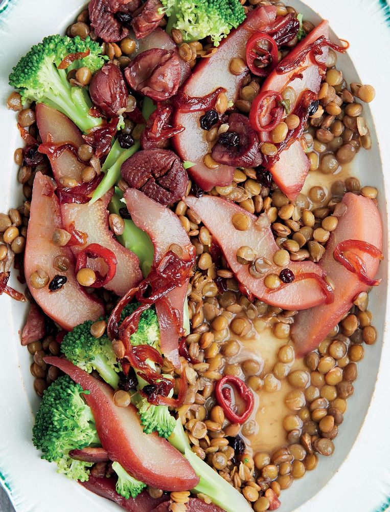 Green lentils, poached pear and chestnuts, broccoli, caramelized onions ...