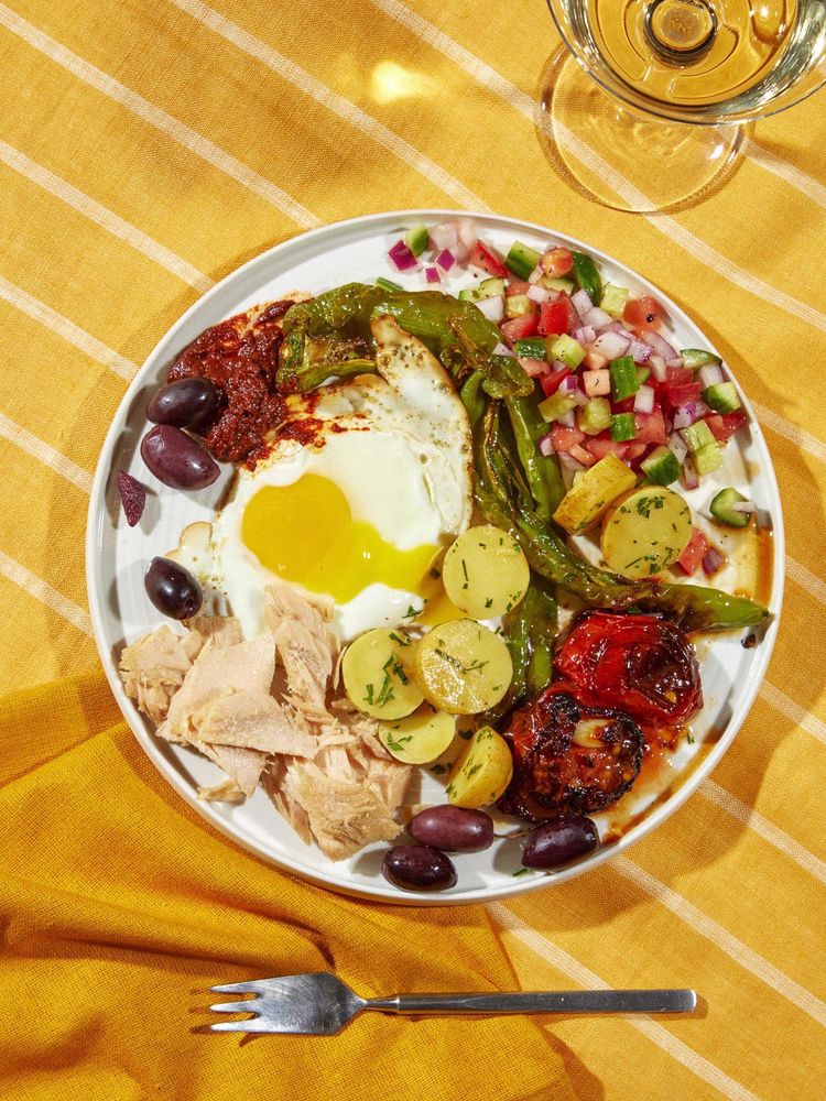 S’han Tounsi with Mokli (Tunisian Plate with Fried Eggs) from Tin to ...